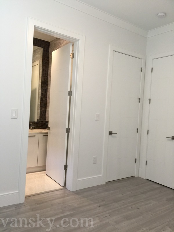 温哥华出租 Richmond 豪華新屋 2大房2衛客廳廚房 1050' 多儲物櫃 超高吊頂 - 温哥华天空 - Vansky.com